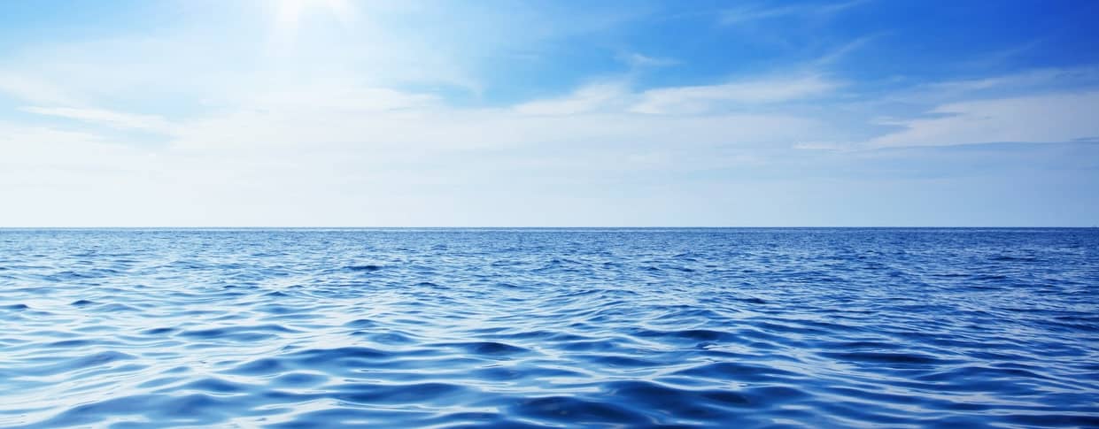 Sea Ray 340 Sundancer Review, an Iconic Cabin Cruiser