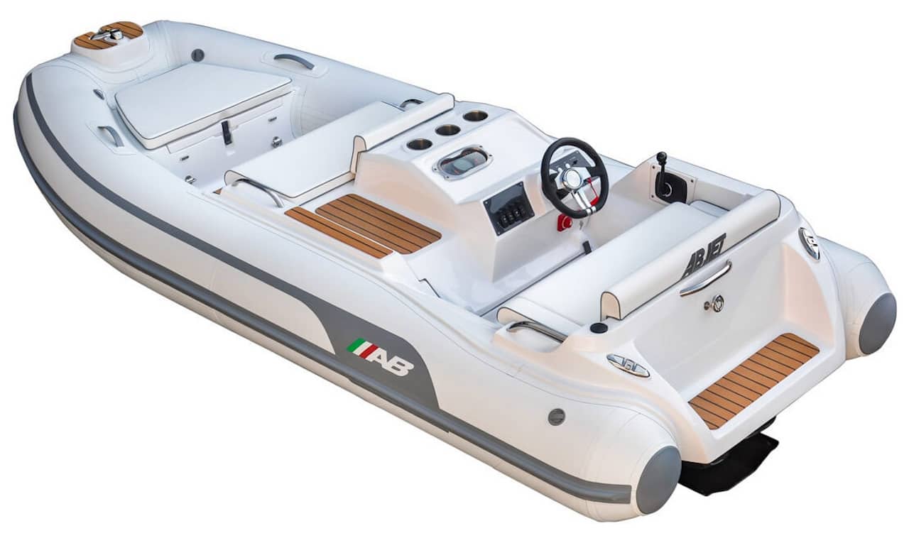Best Jet Boat Brands Among All Types of Small Craft