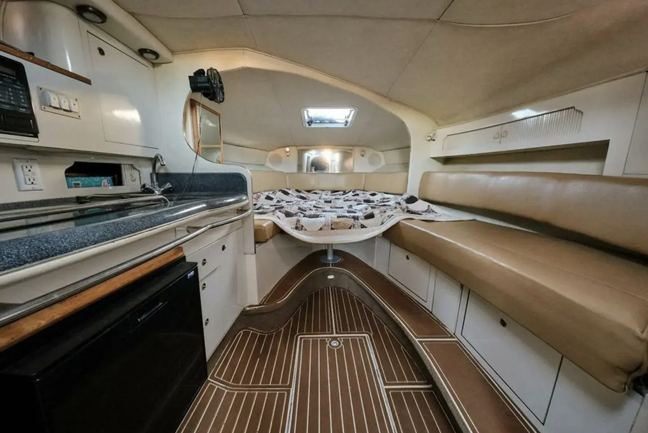Sea Ray 290 Sundancer Review: A Racy Mid-Cabin Cruiser