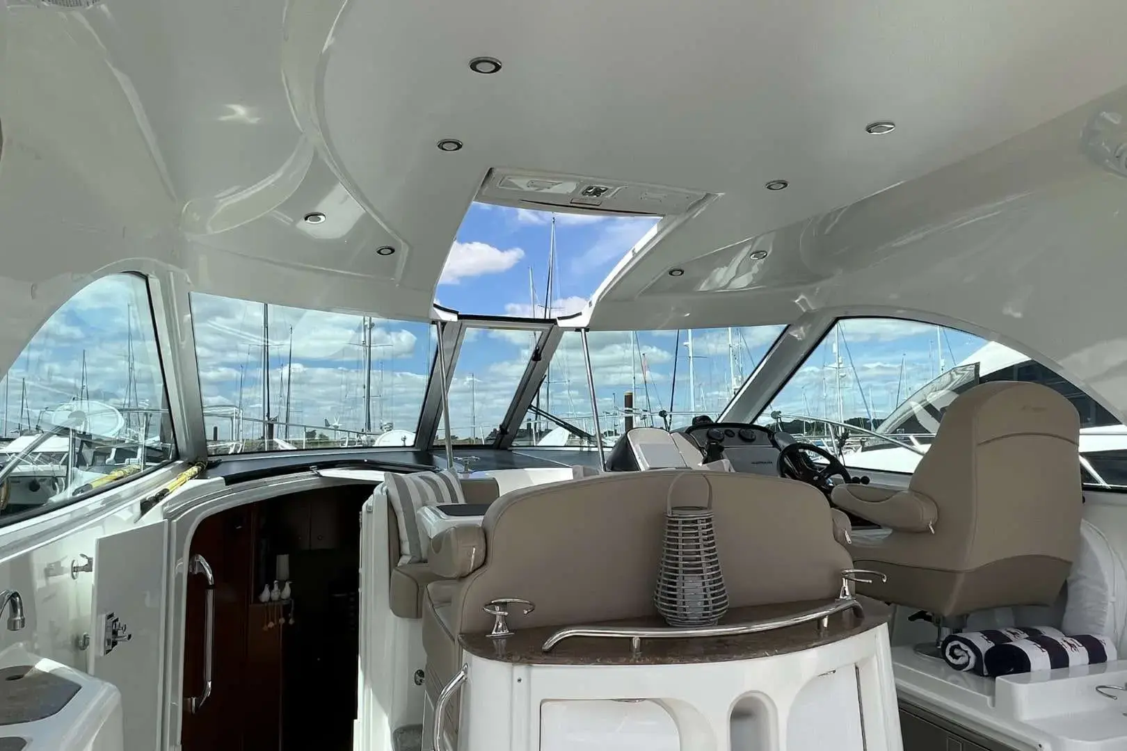 2009 Cruisers Yachts 390 Coupe #347780 for Sale in Boats.co.