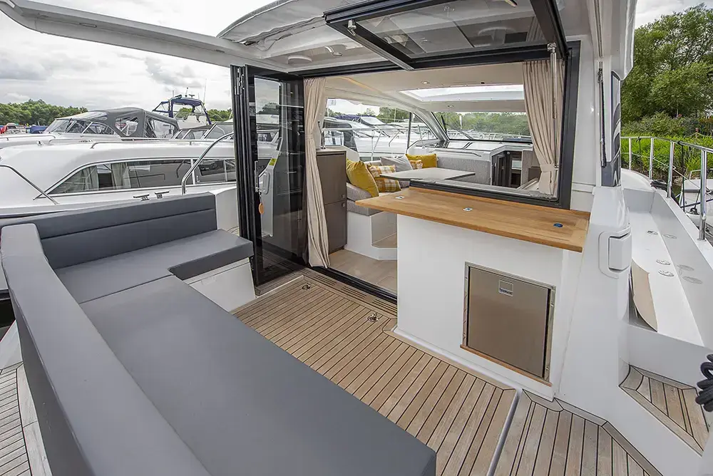 Sealine C335 - Available Now - Tingdene Marinas & Boat Sales
