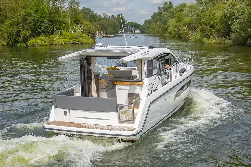 Sealine C335 - Available Now - Tingdene Marinas & Boat Sales