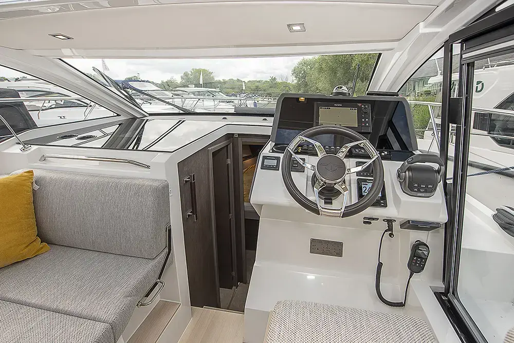 Sealine C335 - Available Now - Tingdene Marinas & Boat Sales