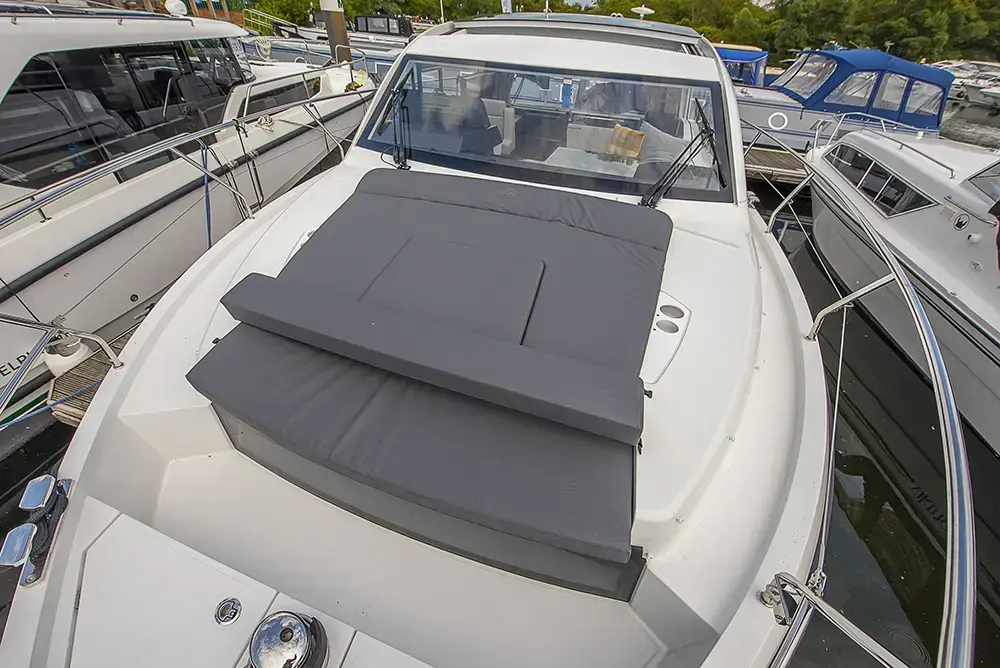 Sealine C335 - Available Now - Tingdene Marinas & Boat Sales