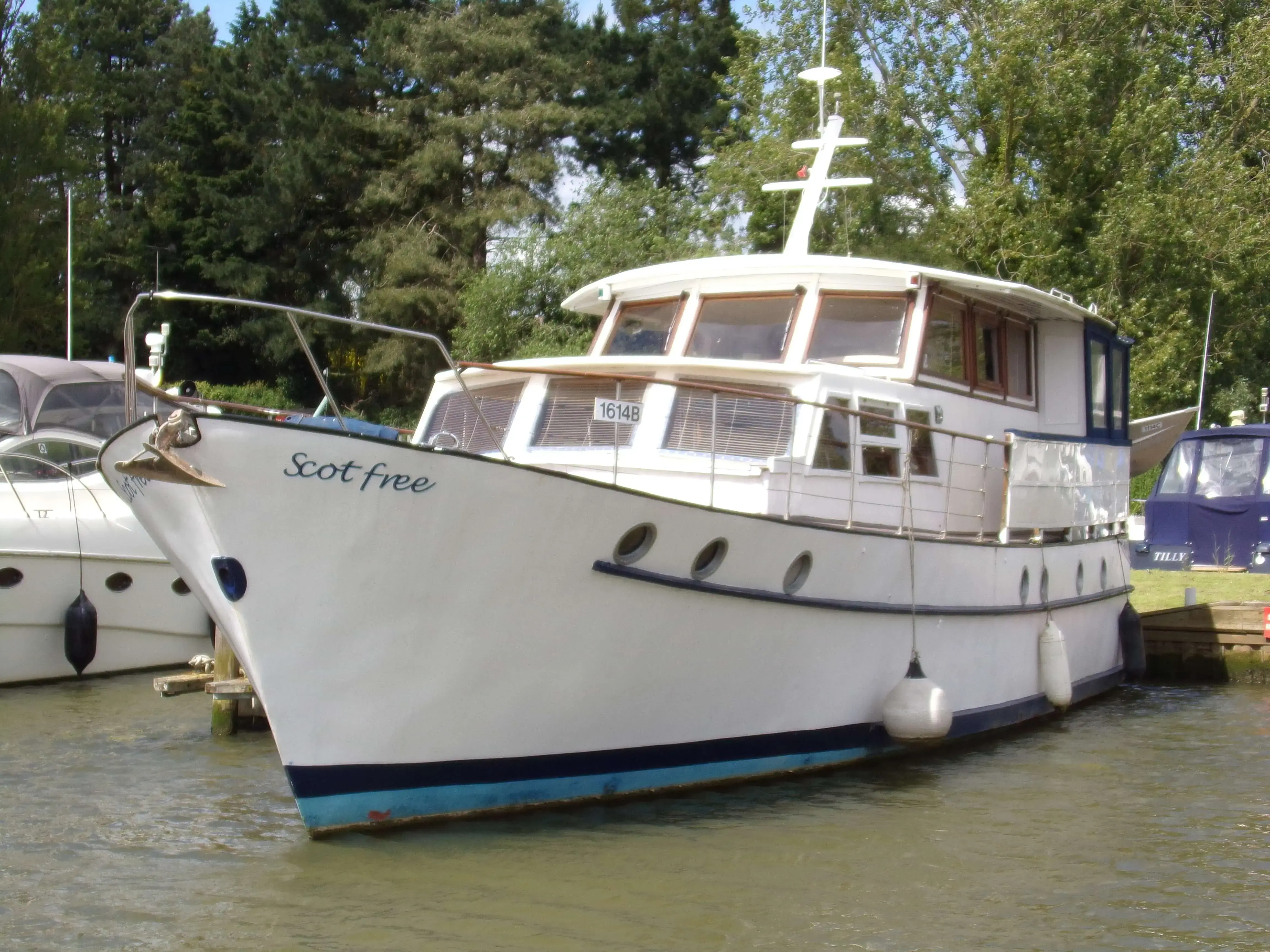 Stevens Gentleman's Motor Cruiser - Scotfree - Tingdene Marinas & Boat ...