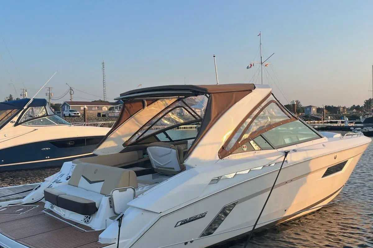 Buy Cruisers Yachts 338 SS #542272 - Rightboat