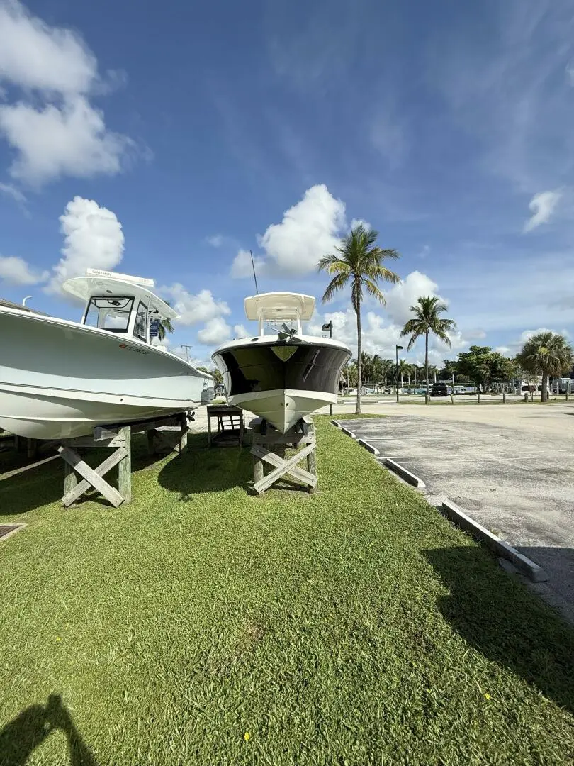 2015 Robalo R240 CC for Sale in Port Salerno, Florida #55...