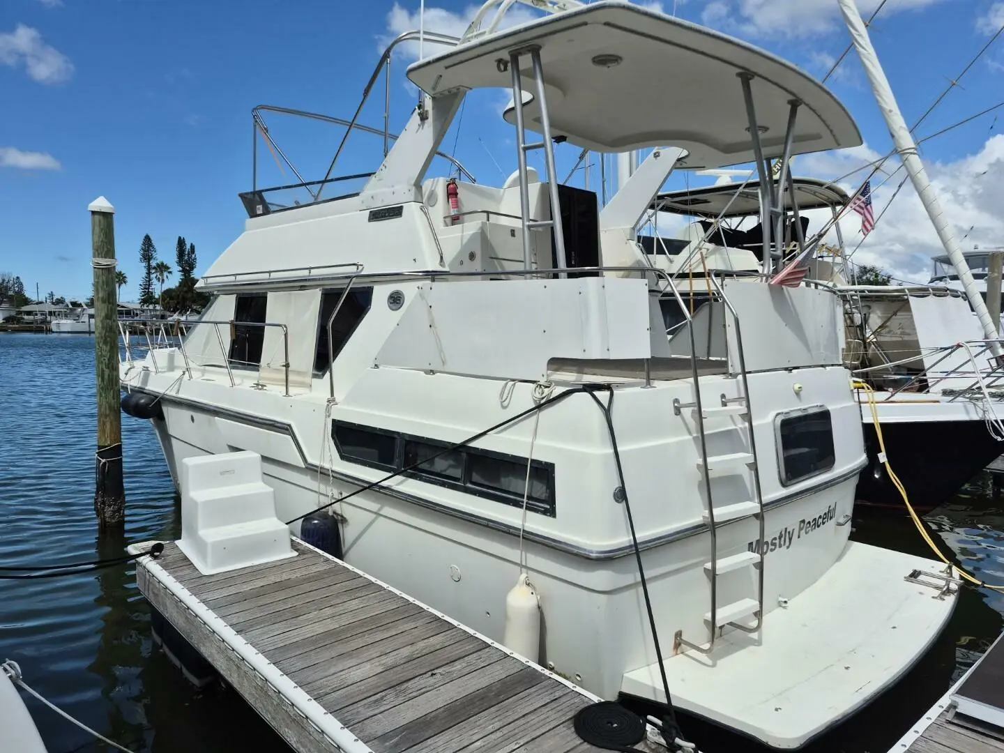 1991 Carver 36 Aft Cabin Motoryacht for Sale in Madeira B...