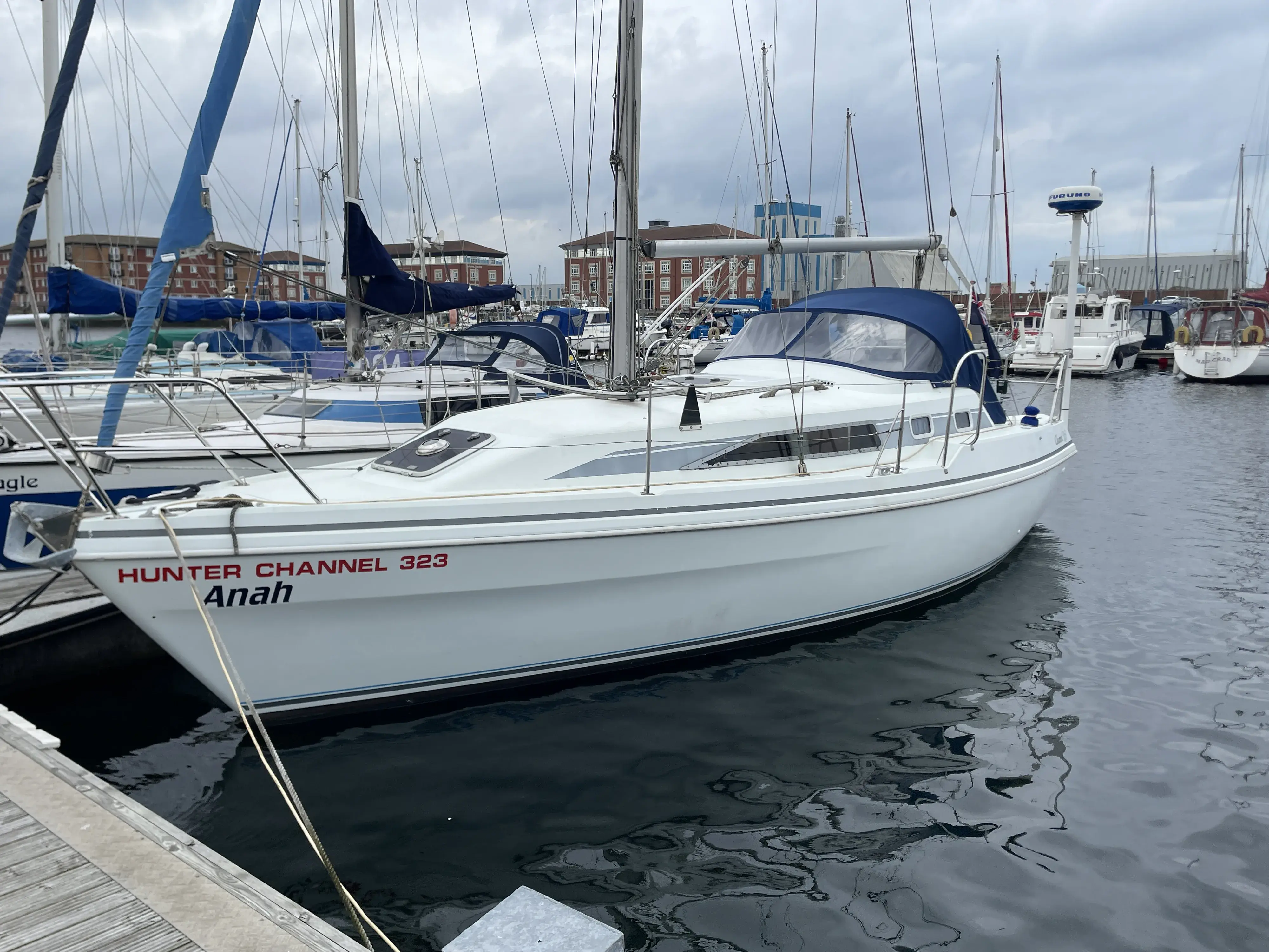 Buy Hunter Channel 323 #561766 - Rightboat