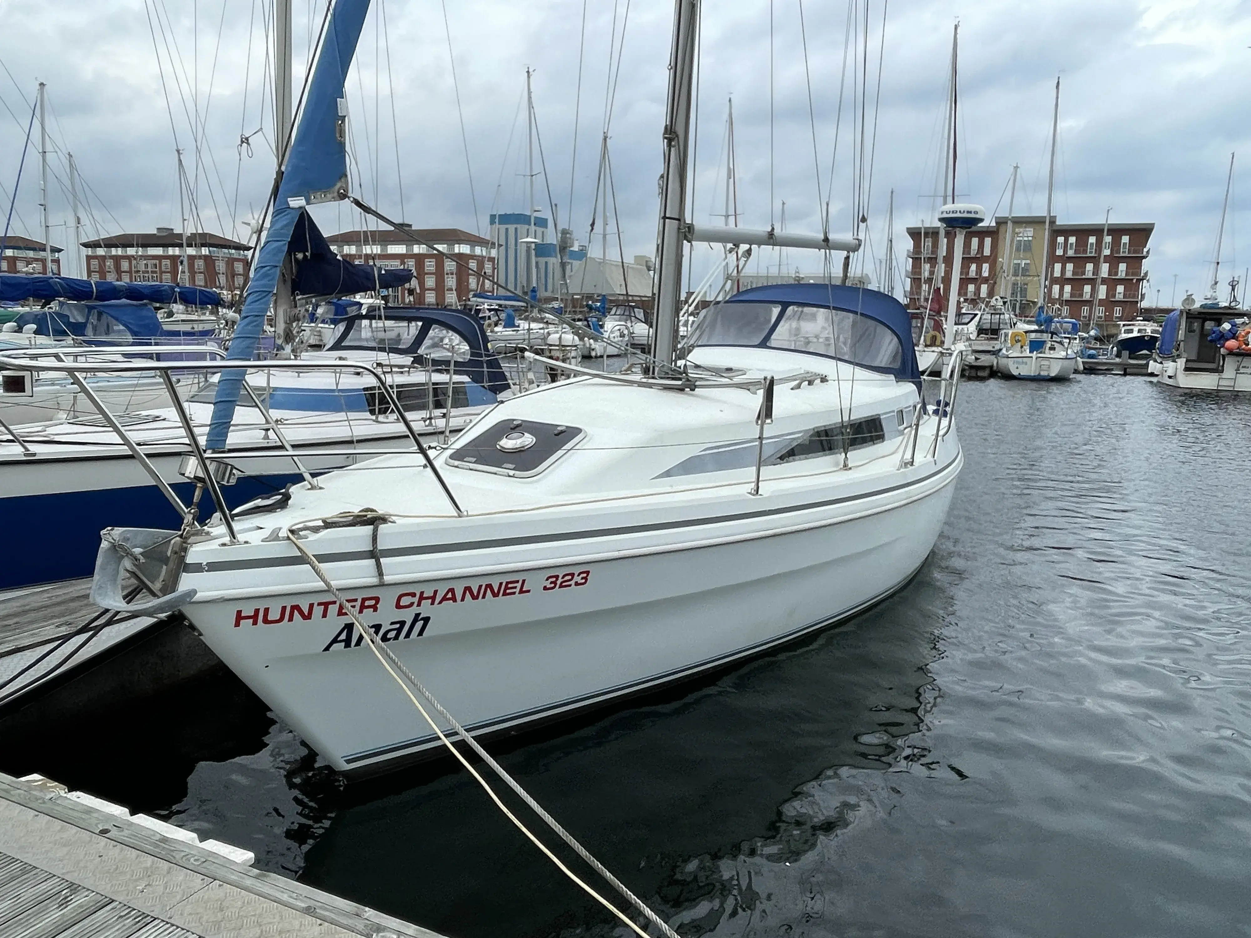 Buy Hunter Channel 323 #561766 - Rightboat