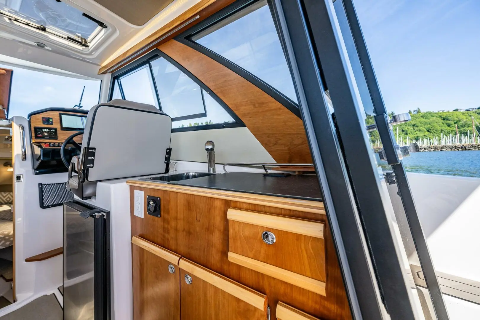 Buy Cutwater Boats C248 Coupe #562379 - Rightboat