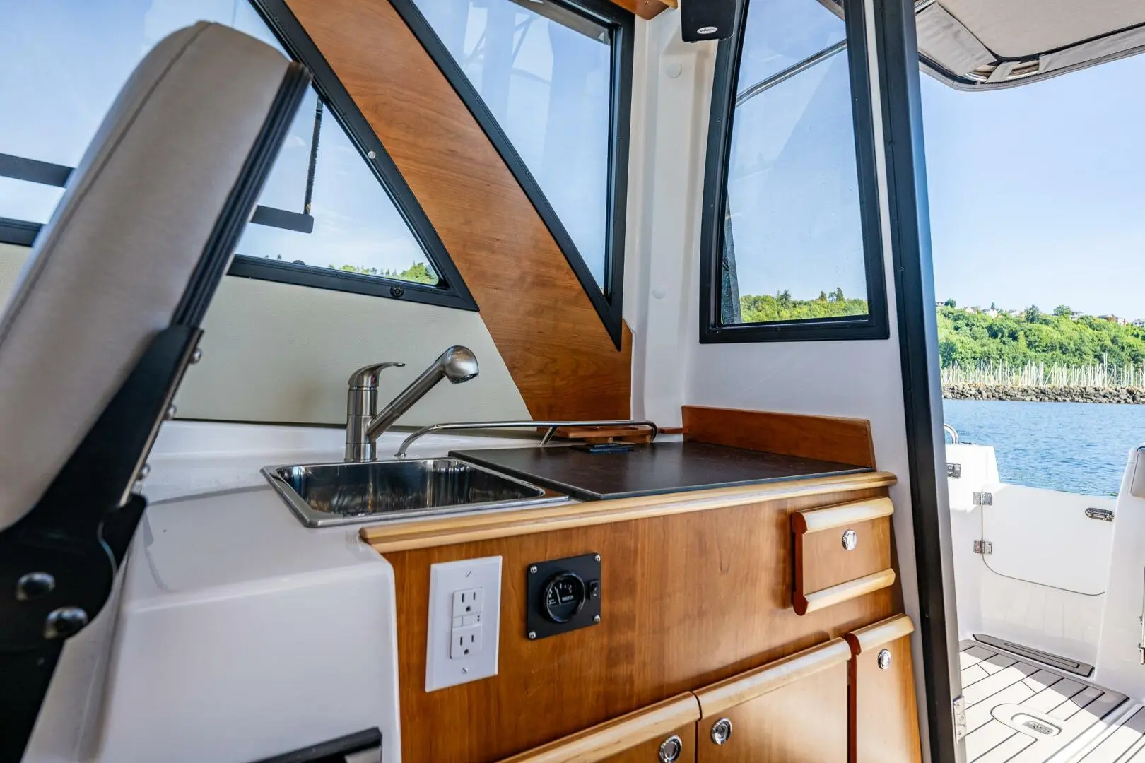 Buy Cutwater Boats C248 Coupe #562379 - Rightboat