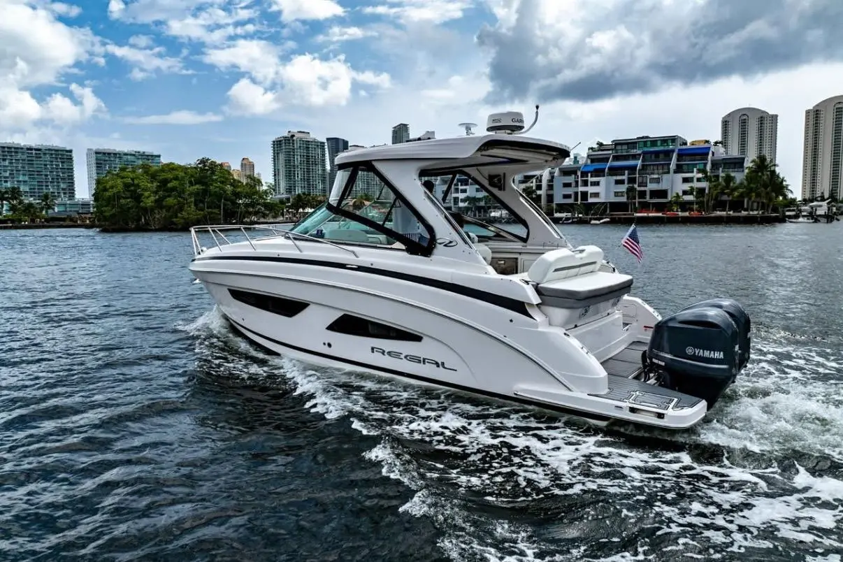 2021 Regal 33 XO #568484 for Sale in Miami, FL - Rightboat