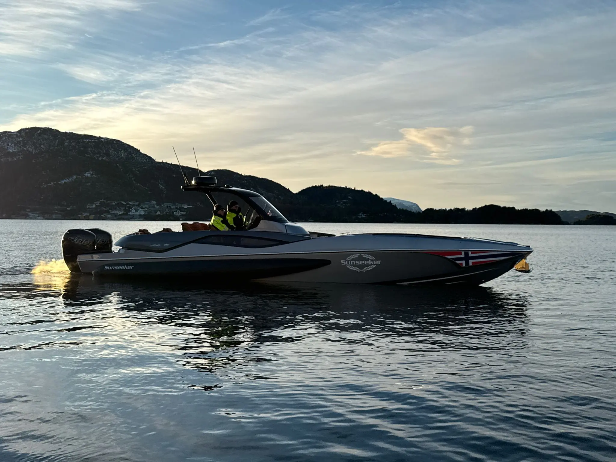 2019 Sunseeker Hawk 38 for Sale in Ålesund #571022 - Righ...
