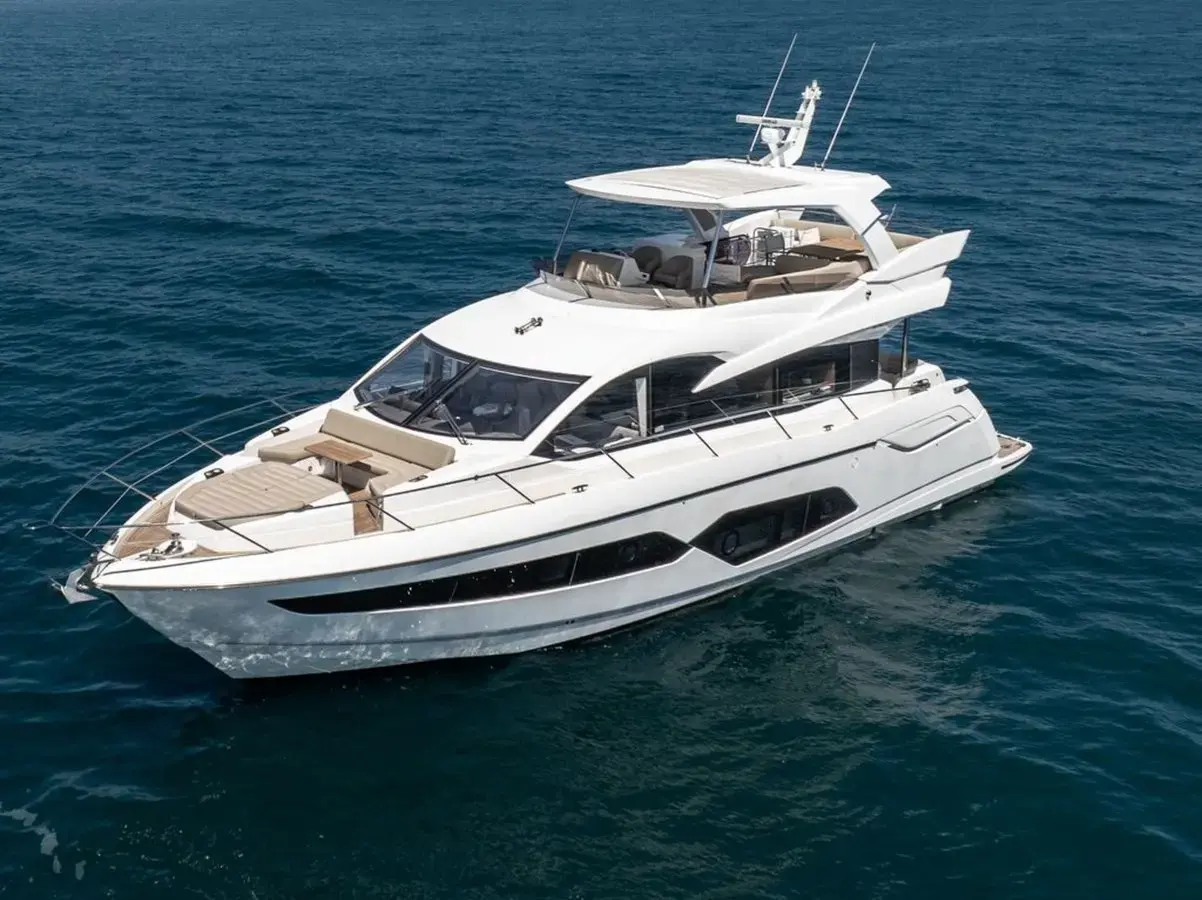 Flybridge Motor Yachts - Cruiser Boats | Flybridge Luxury...