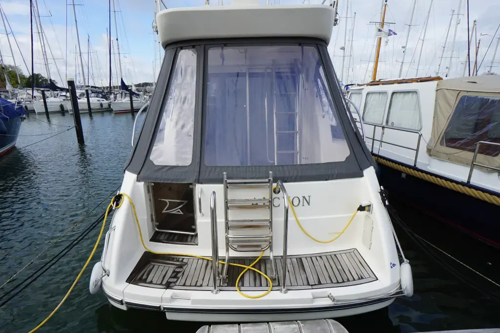 2004 Rodman 30 Cruiser Flybridge for Sale in Willemstad